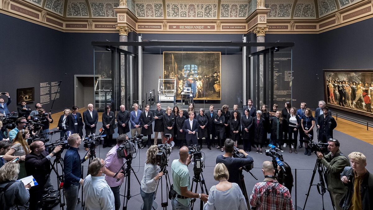 Esej: Tady máte díla a dívejte se, to už nestačí. Galerie stojí před ...