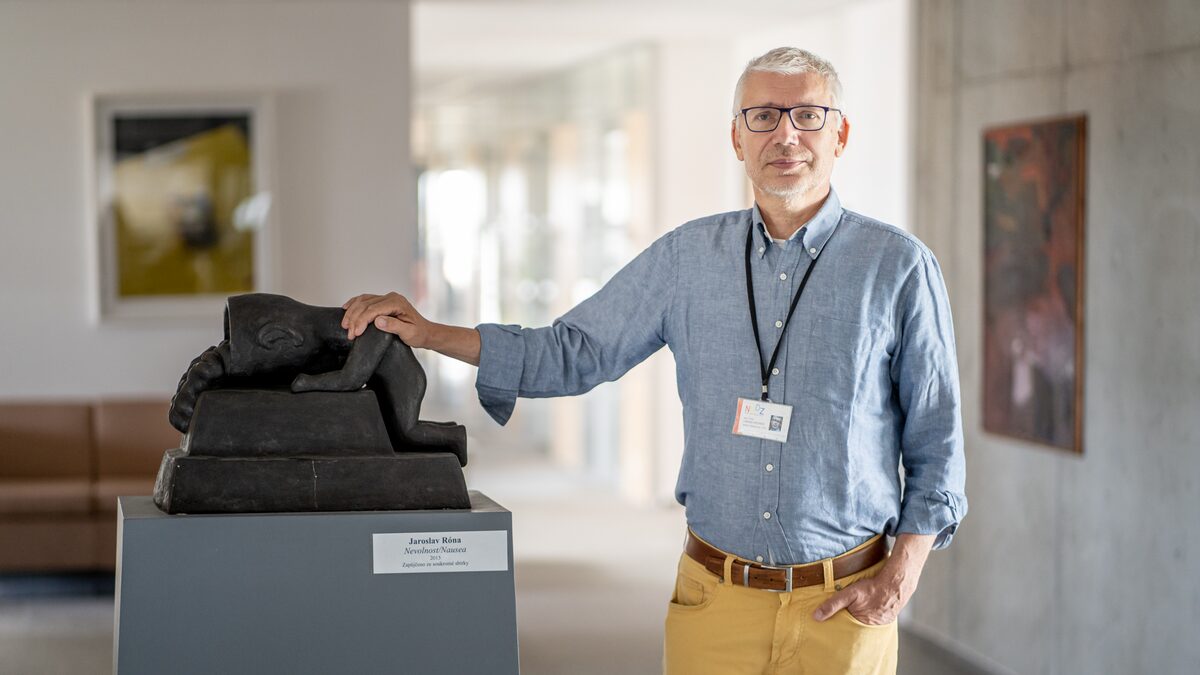 Naše tělo reaguje na potenciální hrozbu. I když se díváme jen na fotografii tarantule — ČT art ...