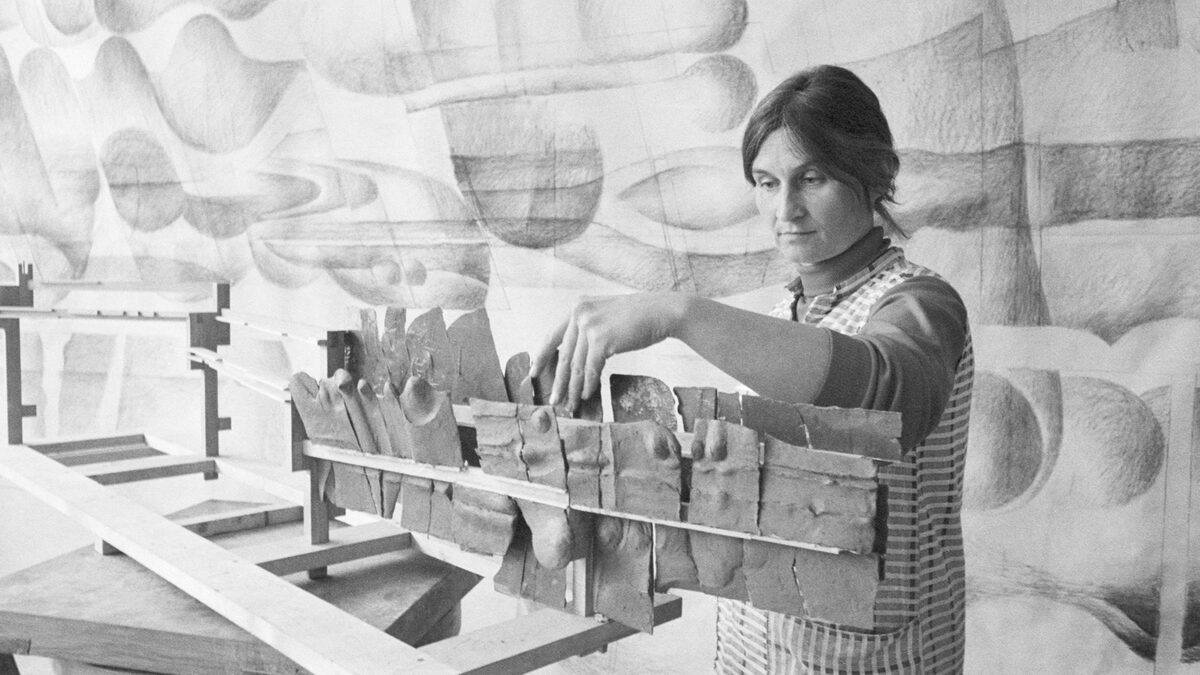 Artchiv: Jaroslava Brychtová dokázala svým sklářským dílem formulovat ...