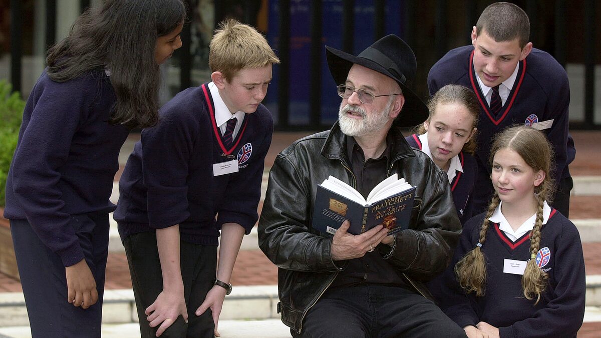 Před deseti lety zemřel Terry Pratchett. Přinášíme jeden osobní ...