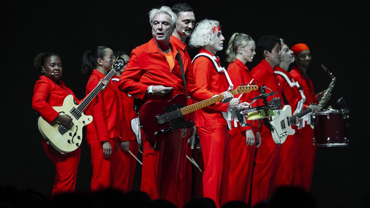David Byrne rozehrál a roztancoval holé pódium. Už ani mozek ...